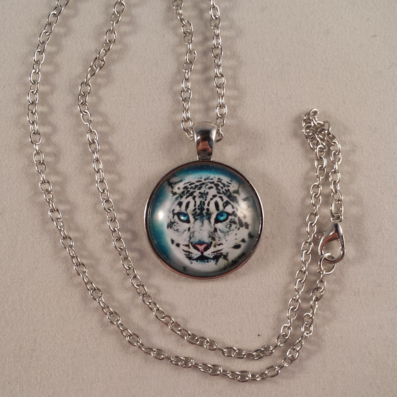 Kristy's Jewels | Accessories | Silver Snow Leopard Cabochon Pendant ...